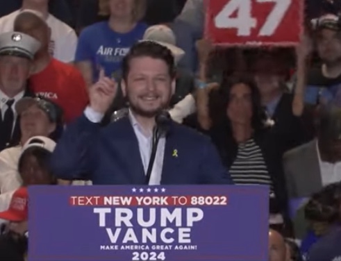 Powerful: Shabbos Kestenbaum Speaking at Long Island Trump Rally - 5 ...